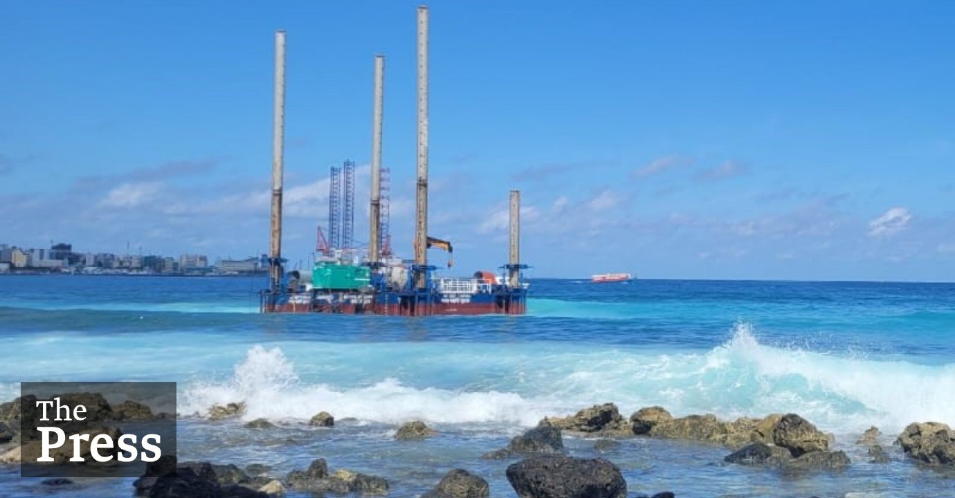Bridge platform runs aground on Villimale reef, 3 injured | ThePress