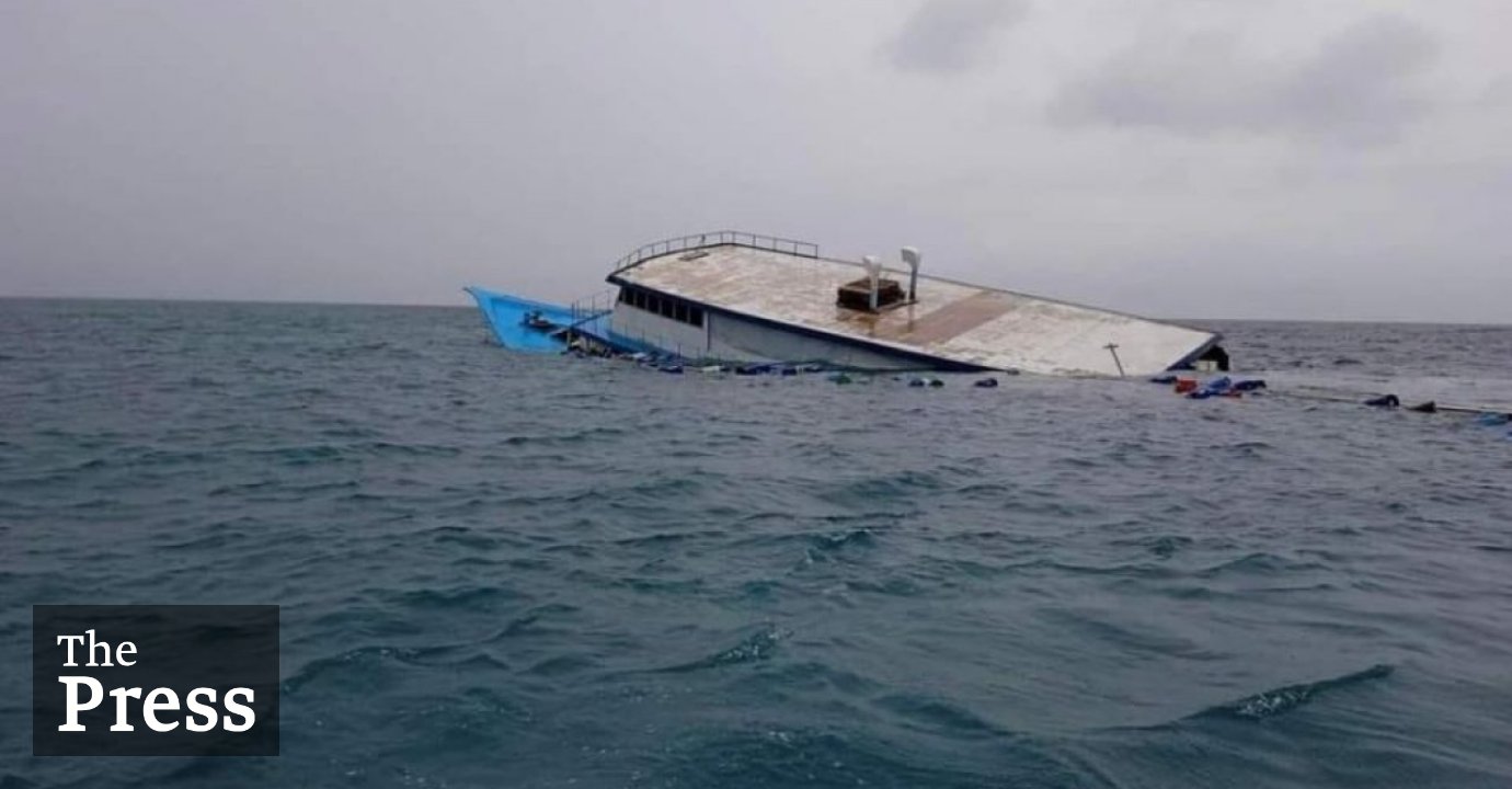 Boat with 48 onboard runs aground on Gaafaru reef and sinks | ThePress