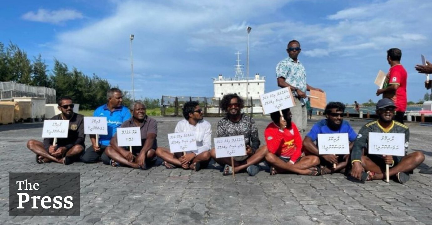 Fishermen stage a strike in Maandhoo over late payments | ThePress